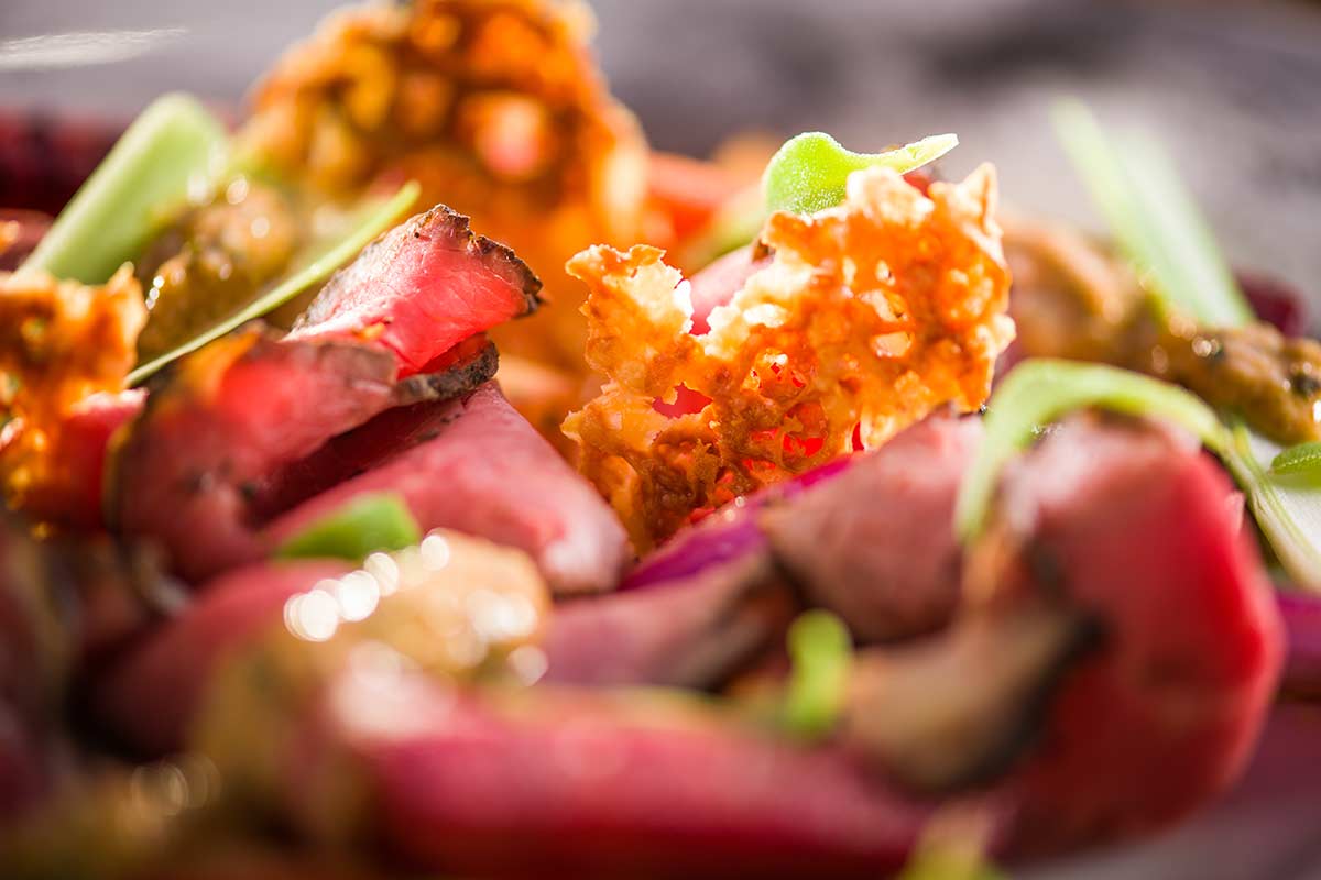 Gaucho Culinar Beef mit Roasted Roots, Chimichurri-Joghurt und Scamorza ...