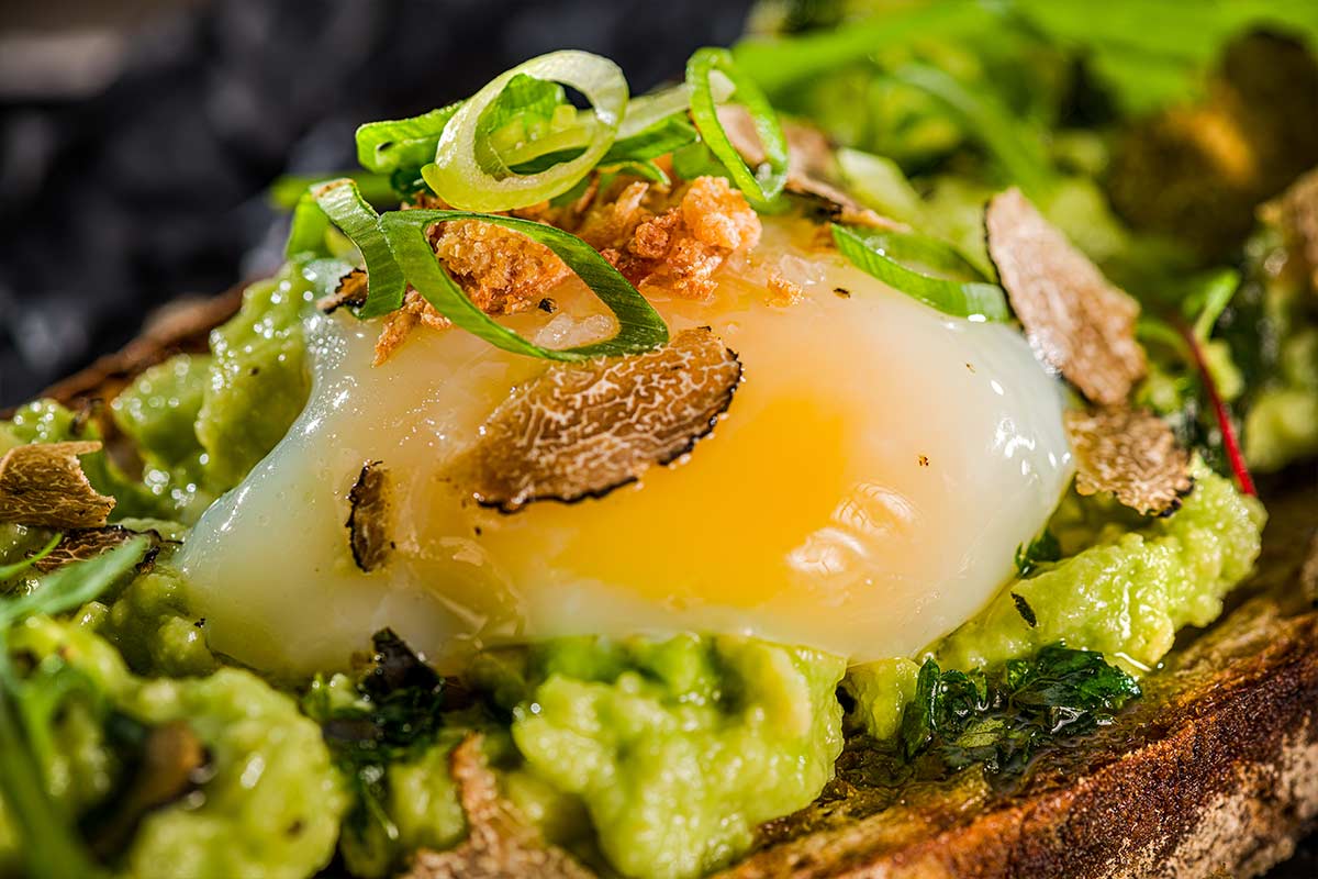 Stulle mit cremiger Avocado & Onsenei | Rezept