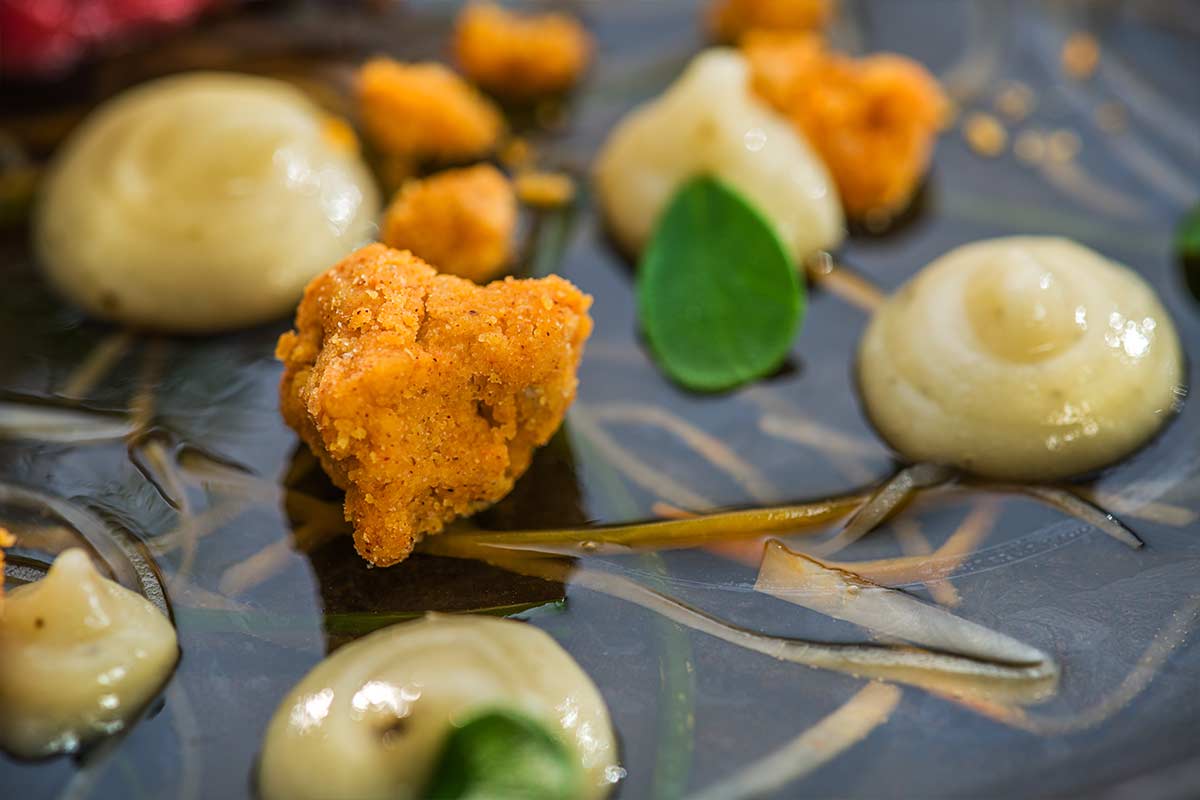 Beef Tatar vom deutschen Rind mit gelierter Sherry-Steinpilz-Consomme ...