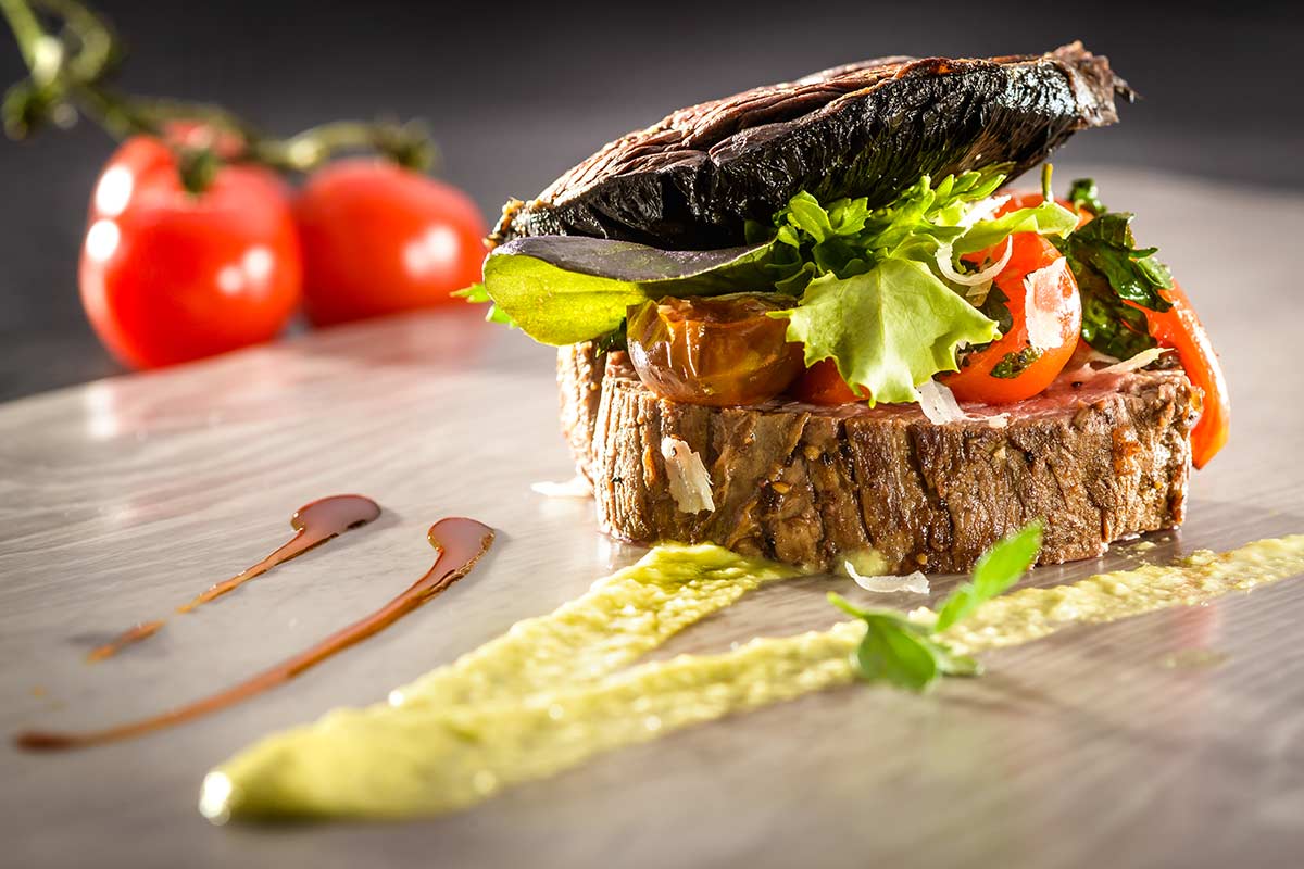Gebratenes Bistro-Filet "Teres Major" mit gefülltem Portobello und ...