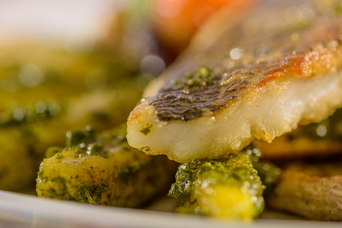 Doradenfilet auf mediterranem Grillgemüse mit Pesto-Schupfnudeln | Rezept