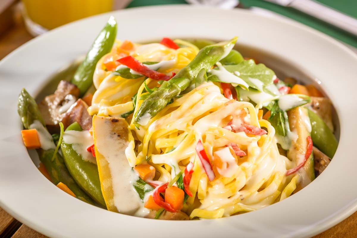 Tagliarini mit feinem Gemüse in einer Käsecreme | Rezept