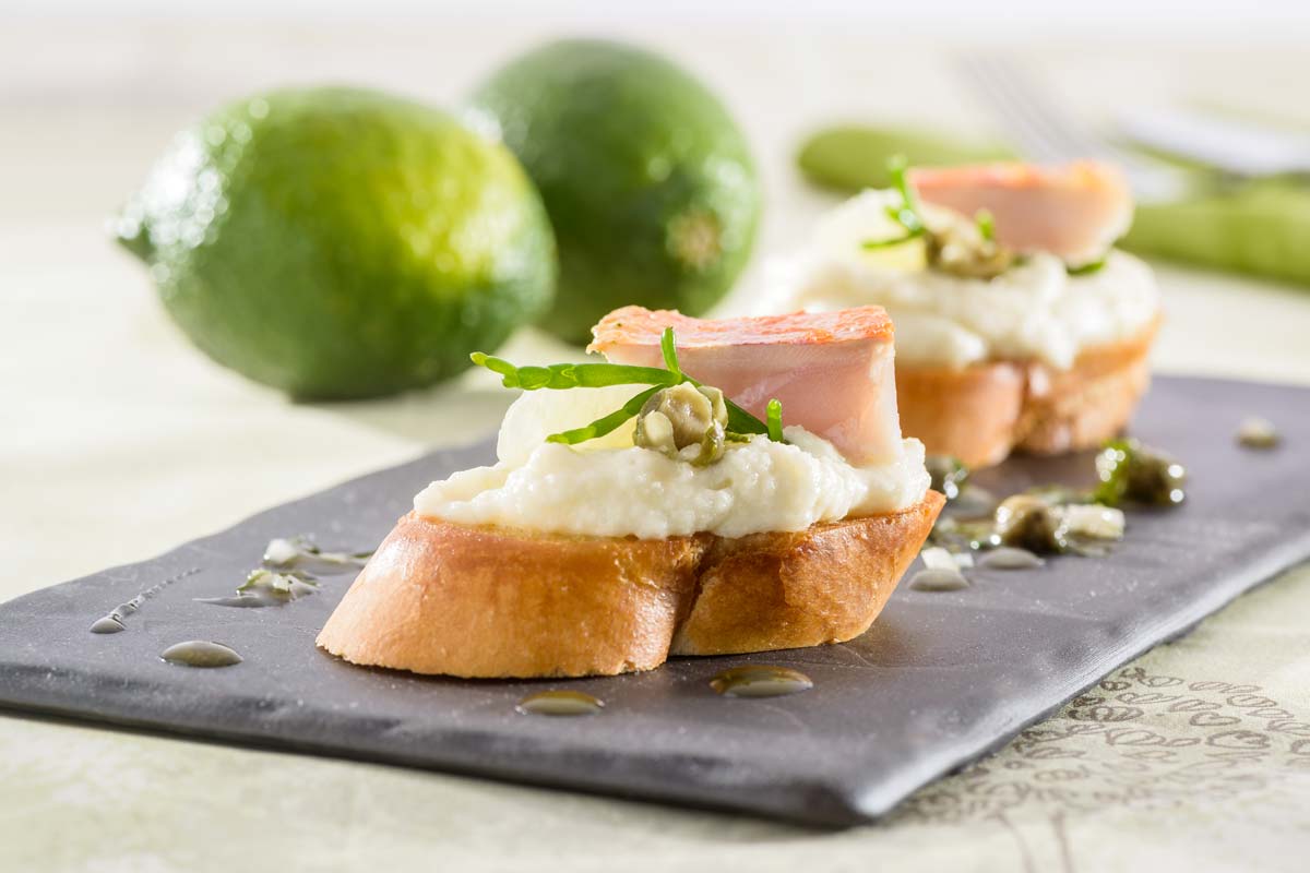 Gebratenes Filet von der Meerbarbe auf Limetten-Kabeljau-Püree und ...