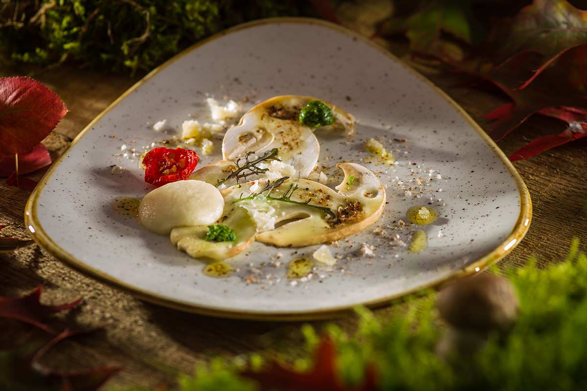 Rohmariniertes Steinpilz-Carpaccio mit Parmesan-Espuma | Rezept